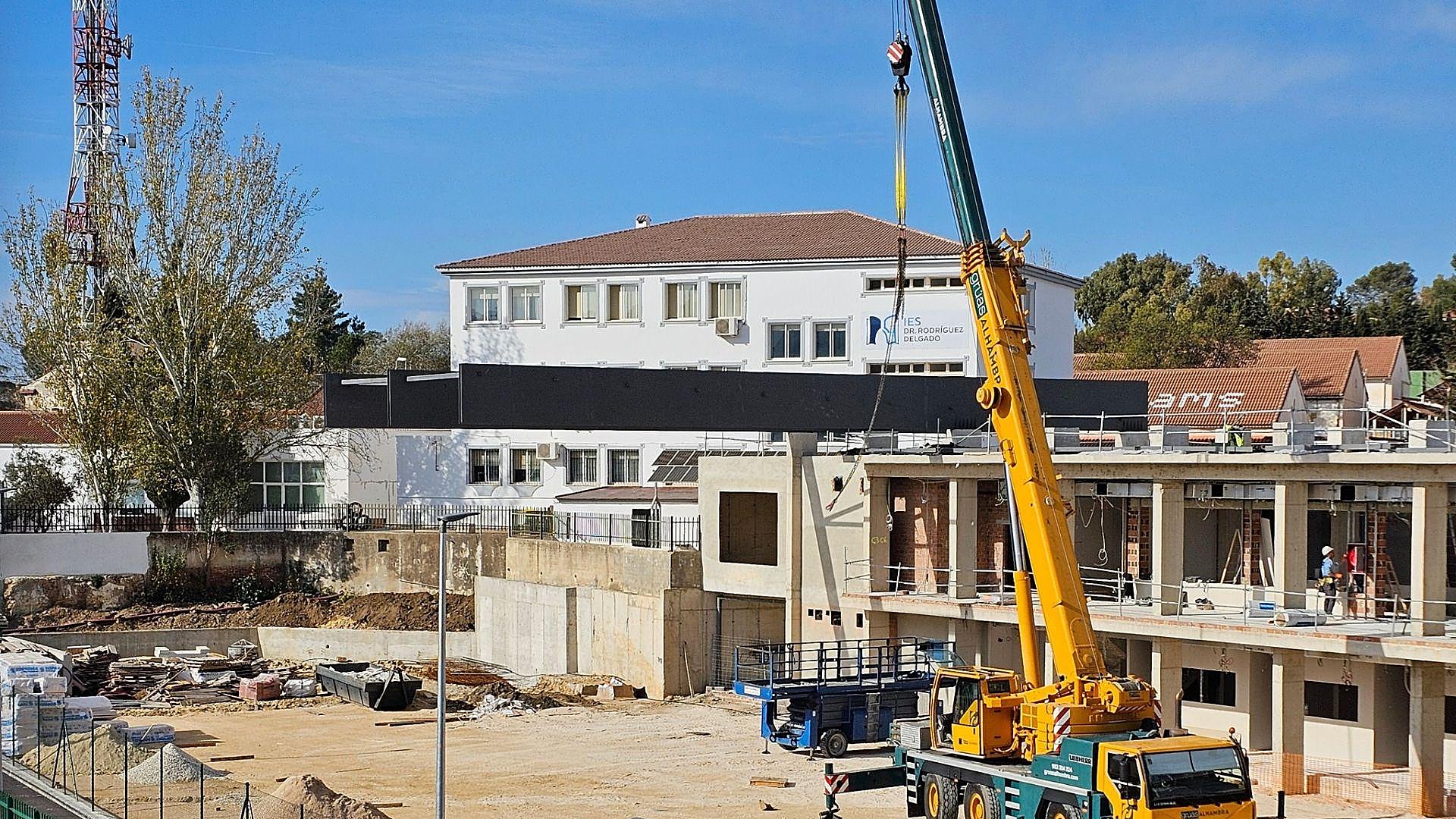 Ronda's new bus station starts to take shape as roof is installed | Sur ...