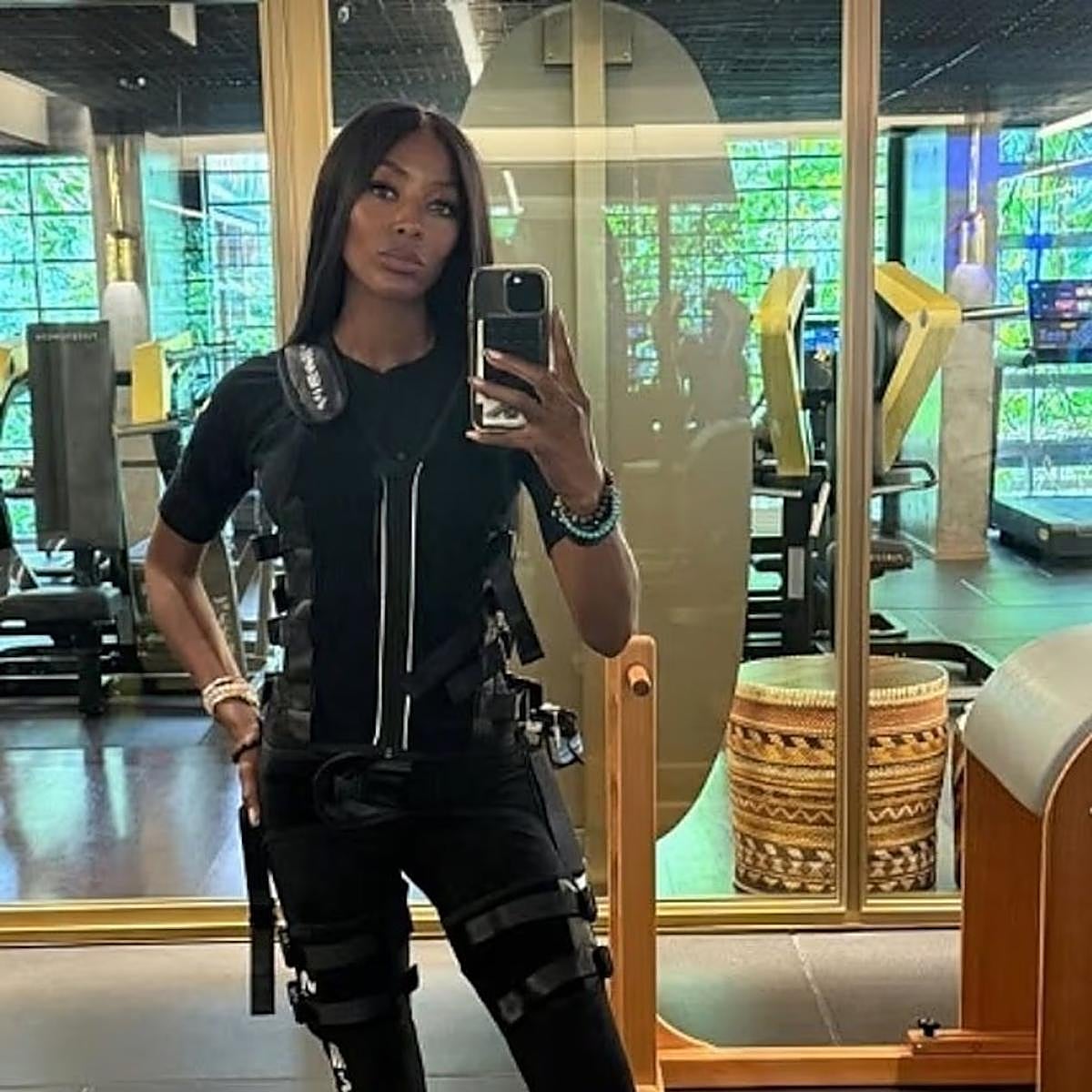 Supermodel Naomi Campbell snapped wearing innovative muscle-stimulation ...