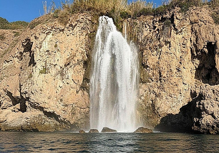 Watch as eastern Costa del Sol waterfall reappears after recent rains ...