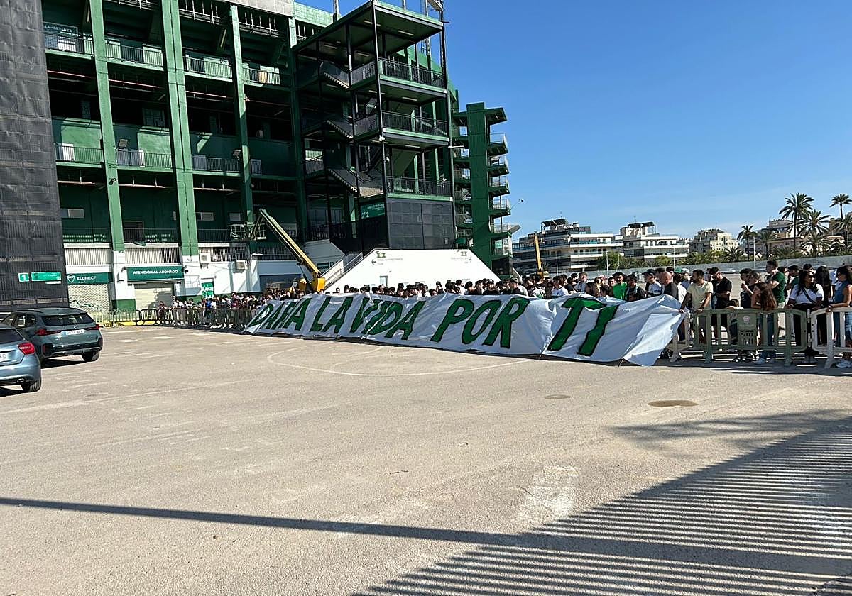 Elche Fans Rally Behind Team Before Vitoria Trip | TodoAlicante