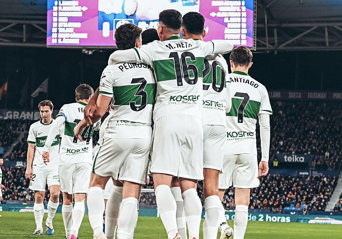 El Levante castiga al Elche CF en el último suspiro (3-2) | TodoAlicante