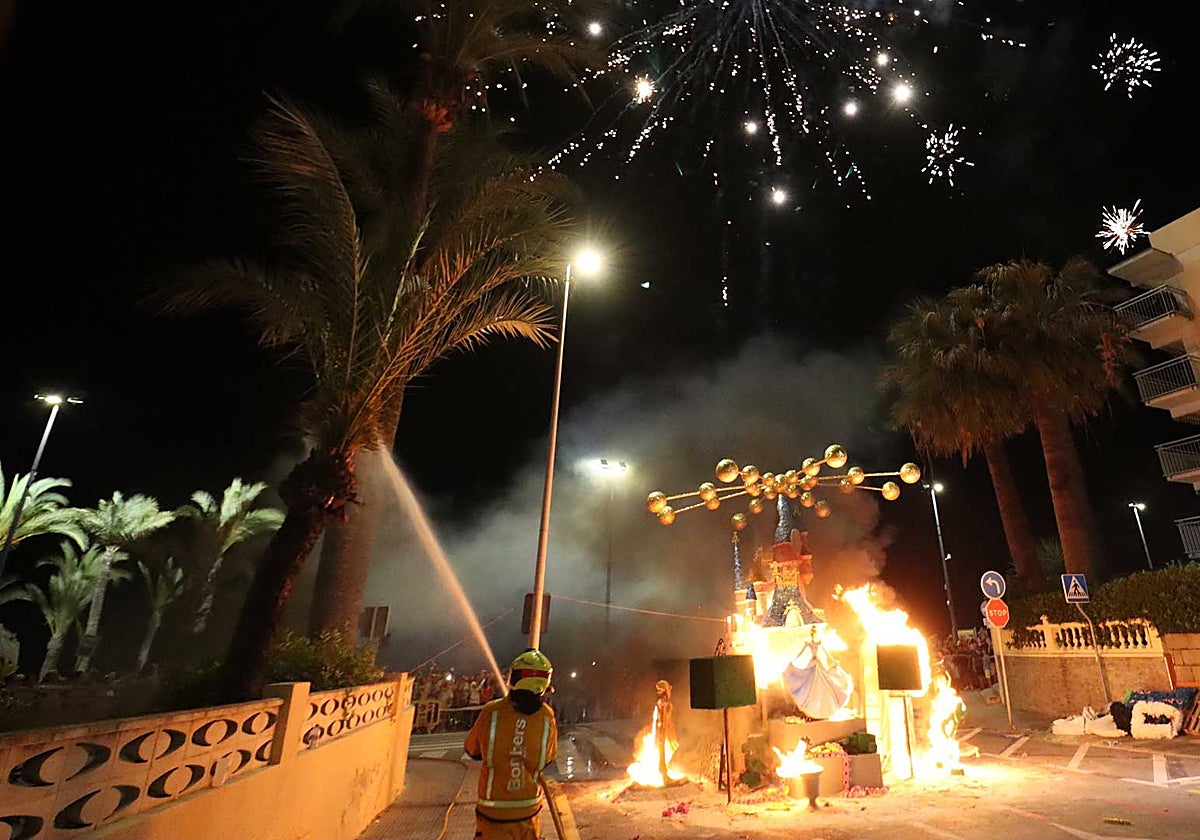 The Bonfire of La Cala, the Only Monument to Burn in Benidorm ...