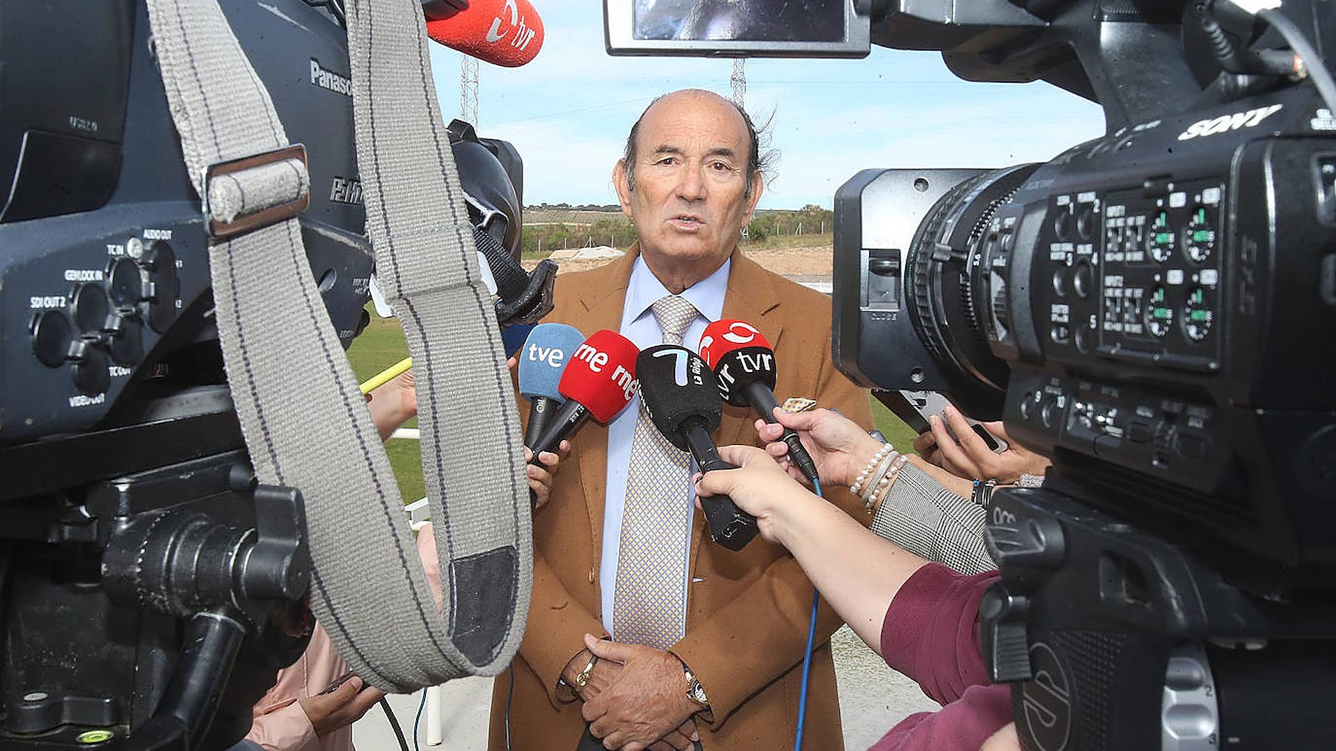 Félix Revuelta | Presidente de la UD Logroñés: «O los equipos de ...